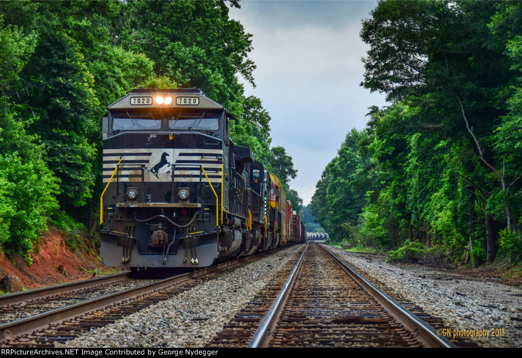 NS 7020 waiting for a green signal